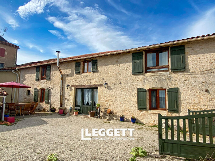 Maison à vendre - Beaulieu-sur-Sonnette - 12 pièces - 7 chambres