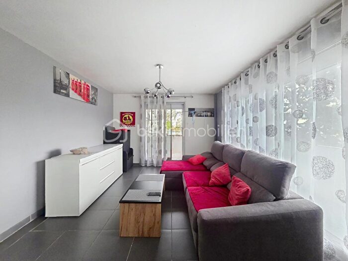 Appartement à vendre - Chelles, Centre-ville, Gare, Abbesses - 4 pièces - 2 chambres