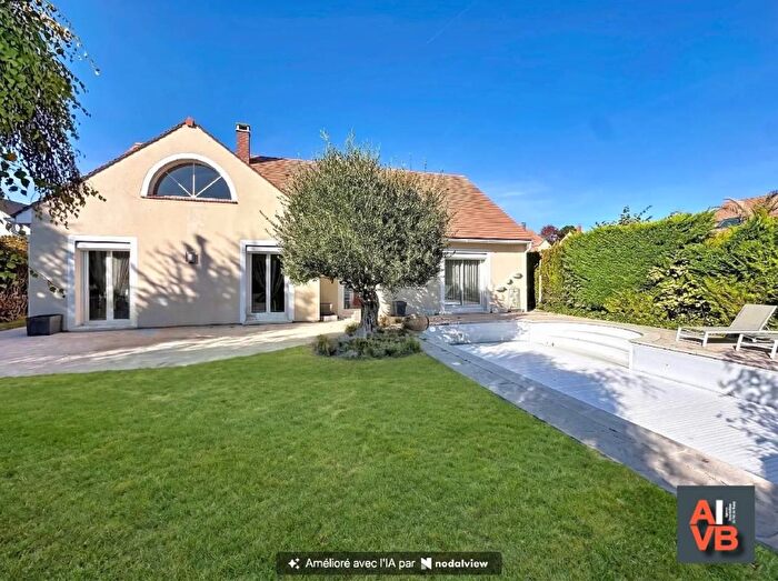 Maison 9 pièces à vendre à Bussy-Saint-Georges