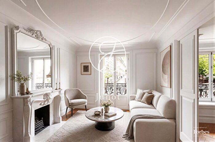 Paris 18ème, Barbès, Château Rouge : Appartement 5 pièces à vendre