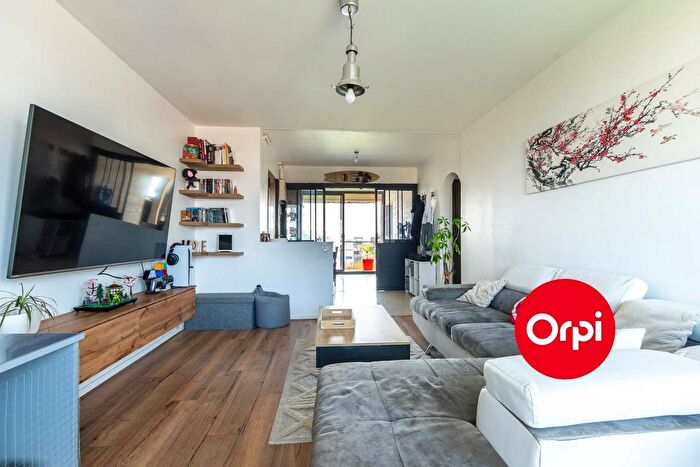 Appartement à vendre - Saint-Priest, Bel-Air - 4 pièces - 3 chambres