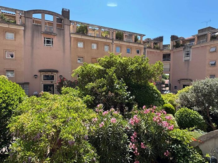 Appartement à louer - Centre Ville, Aix-en-Provence - 4 pièces - 3 chambres