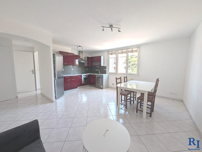 Saint-Martin-d'Hères, Centre-ville : Appartement 3 pièces à louer