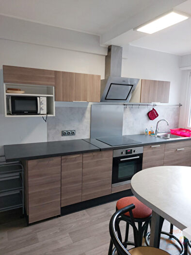 Appartement à louer - Strasbourg, Neudorf, Saint-Urbain, Landsberg - 4 pièces - 3 chambres