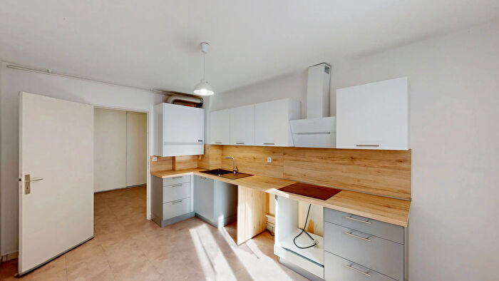 Appartement à louer - Rodez, Centre historique, Vieux-Rodez - 4 pièces - 3 chambres