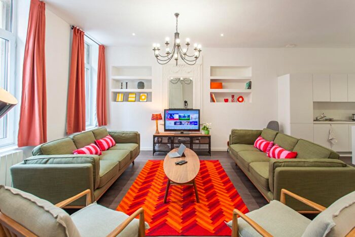 Appartement à louer - Amiens, Saint-Honoré, Jeanne dArc - 1 pièce - 7 chambres