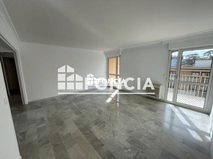 Appartement à louer - Centre Ville, Aix-en-Provence - 4 pièces - 3 chambres