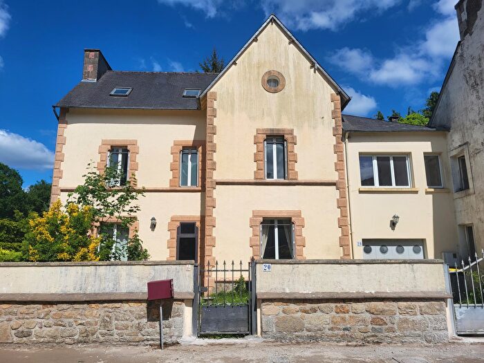 Rostrenen : Maison 8 pièces à vendre