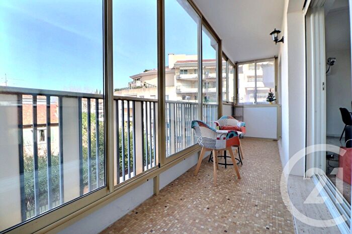 Appartement à vendre - Saint-Raphaël, Centre-ville - 3 pièces - 1 chambre