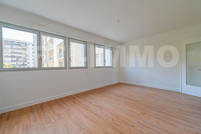 Appartement à louer - Paris e , Secrétan, Jaurès - 4 pièces - 3 chambres