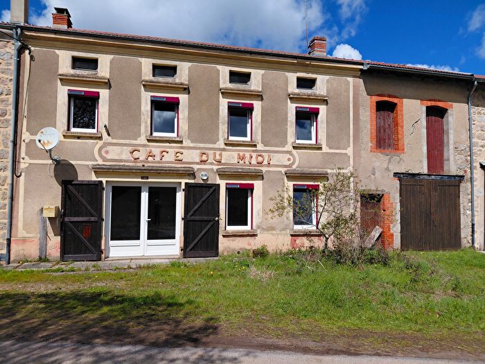 Maison à vendre - La Pacaudière - 6 pièces - 3 chambres
