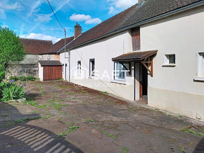 Maison 6 pièces à Truyes, à vendre