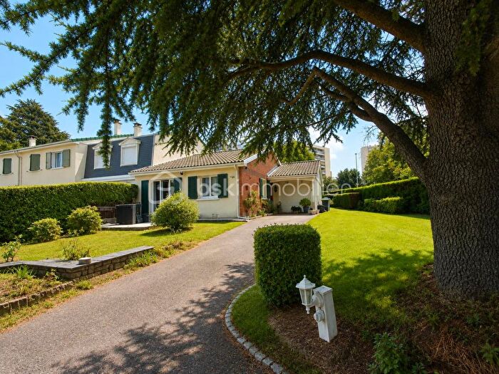 Maison 4 pièces à Élancourt, Le Berceau, Les Réaux, La Commanderie, à vendre