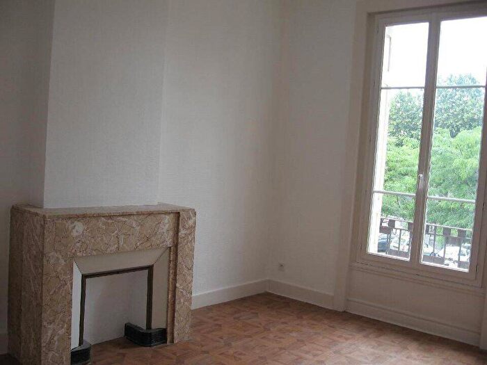 Appartement à louer - Colline des Pères-Tardy, Saint-Étienne - 2 pièces - 1 chambre
