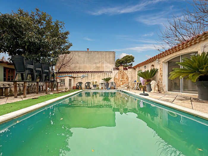 Maison à vendre - Marseille e , Saint-Mitre - 7 pièces - 5 chambres