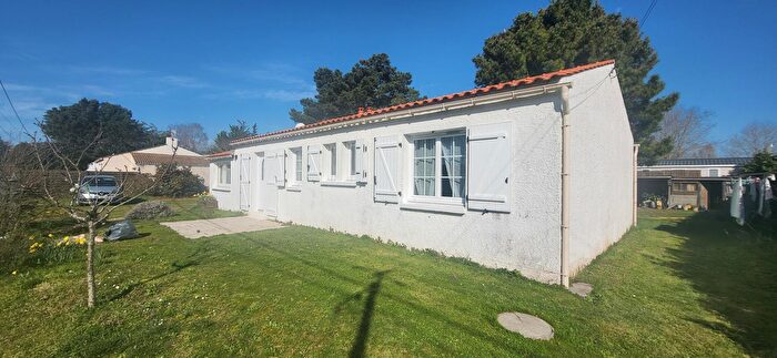 Maison à vendre - Saint-Vincent-sur-Jard - 5 pièces - 3 chambres