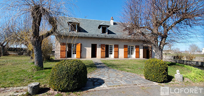 Maison à louer - Neuvéglise - 5 pièces - 4 chambres
