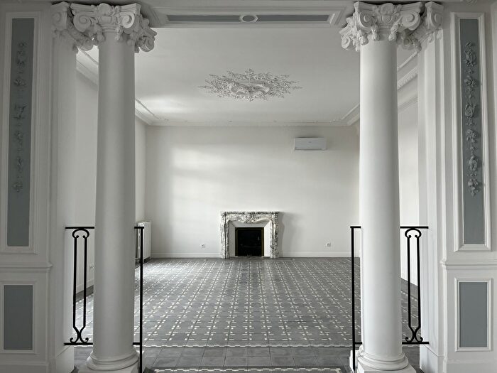 Appartement à louer - Béziers, Centre-ville, Palais des Congrès, Garibaldi, Gambetta - 6 pièces - 4 chambres