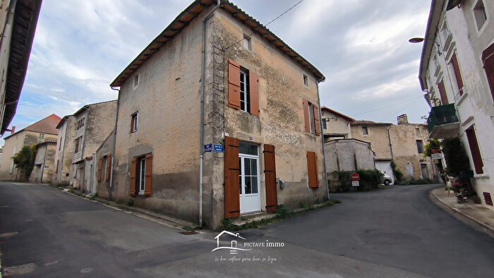 Maison à vendre - Chef-Boutonne - 4 pièces - 3 chambres