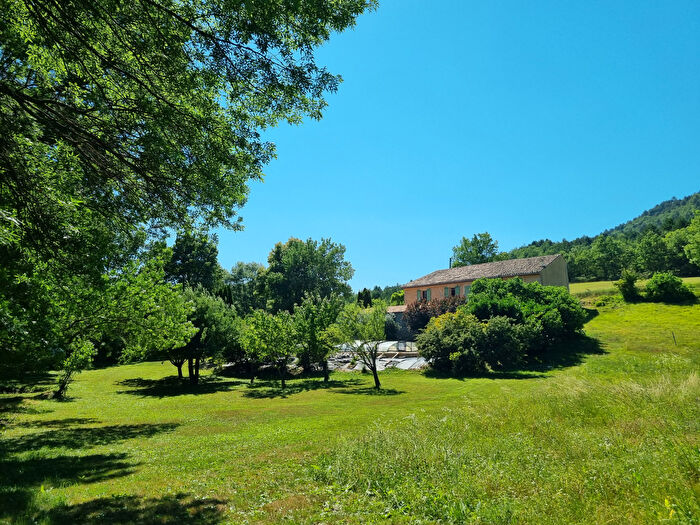 Maison 8 pièces à Entrepierres, à vendre