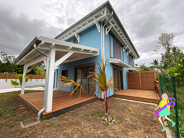 Maison à louer - Létang-Salé, Centre-ville, Ravine Sheunon - 4 pièces - 3 chambres