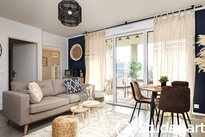 Appartement à louer - La Bastide, Bordeaux - 1 pièce - 2 chambres