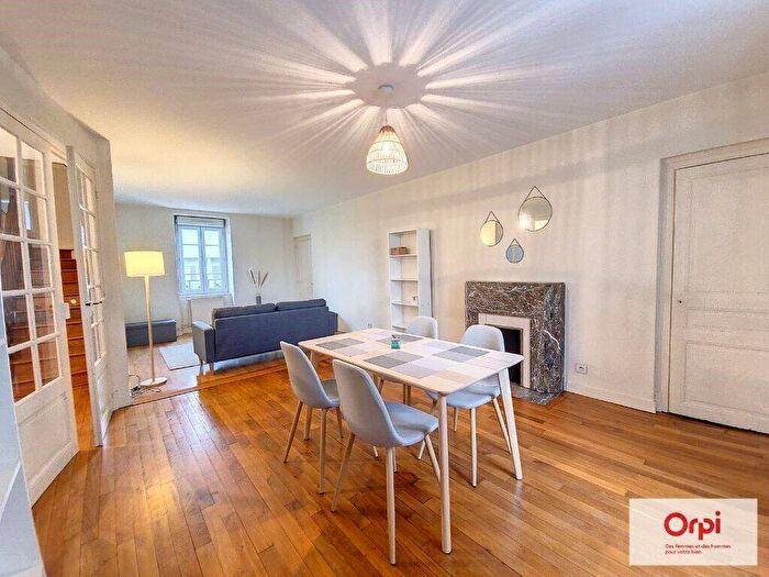 Appartement à louer - Cité Bretonnie-Chatelet-Favieres-Conches, Montluçon - 5 pièces - 4 chambres