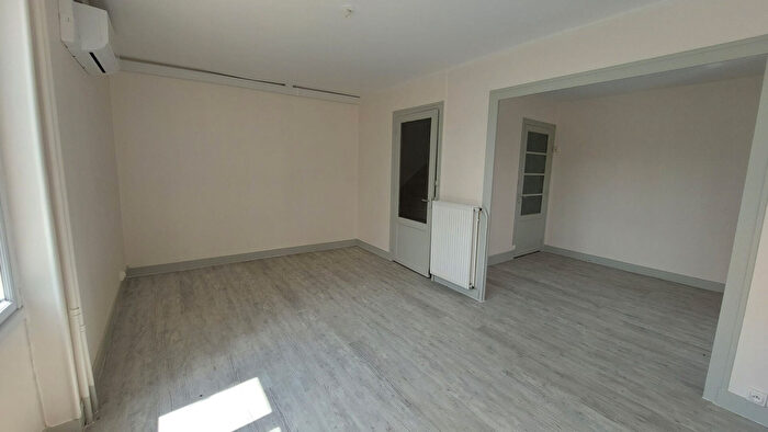 Maison à louer - Saint-Maixent-lécole - 4 pièces - 3 chambres