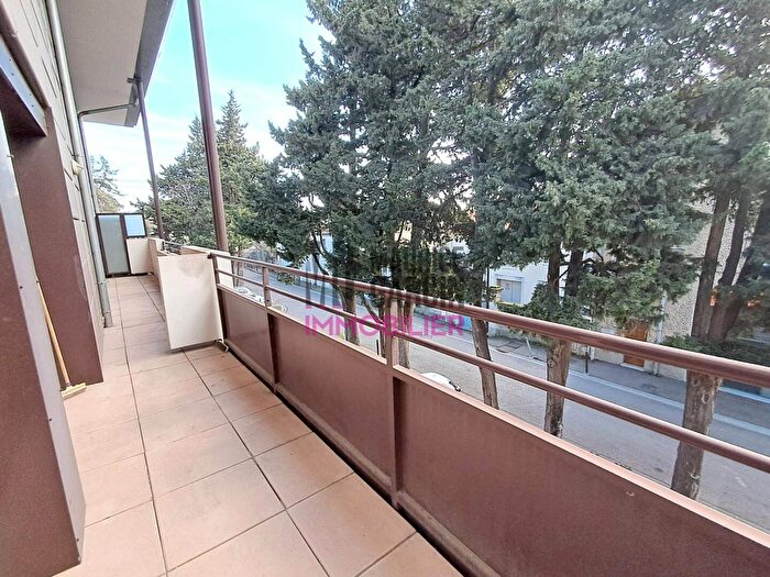 Appartement à louer - La Pionne-Zone dEchange, Avignon - 4 pièces - 3 chambres