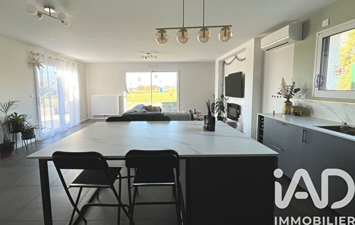 Maison à vendre - Vendeuvre-du-Poitou - 5 pièces - 4 chambres