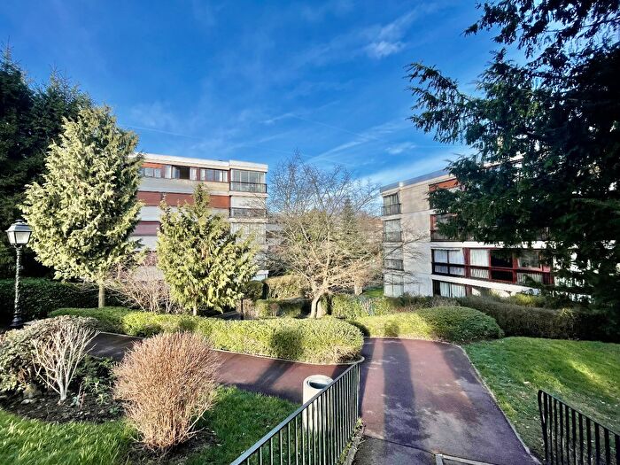 Appartement 1 pièce à Fontenay-le-Fleury, Plaine, à vendre