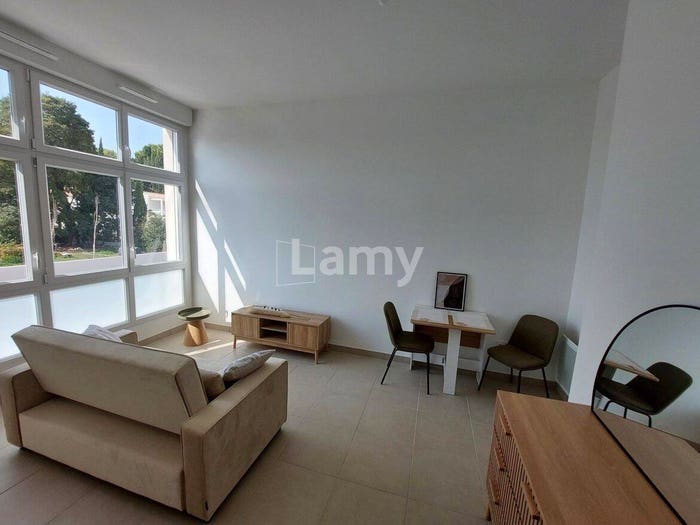Partie Nord Est, Saint-Rémy-de-Provence - Appartement 1 pièce à louer