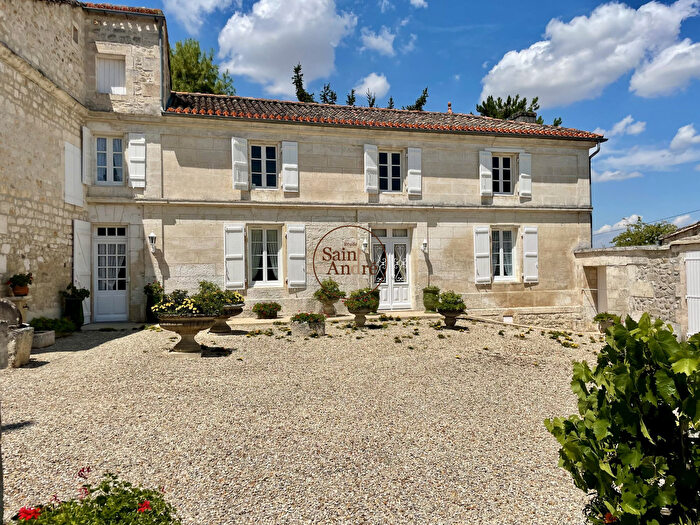 Magnac-sur-Touvre : Maison 5 pièces à vendre