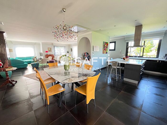 Maison 7 pièces à Talence, Centre-ville, Université, Lycée, à vendre