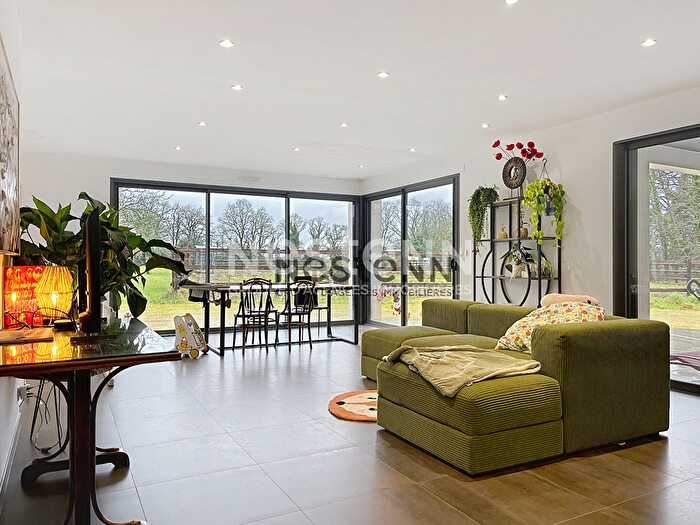 Maison à louer - Noyal-Muzillac - 6 pièces - 4 chambres