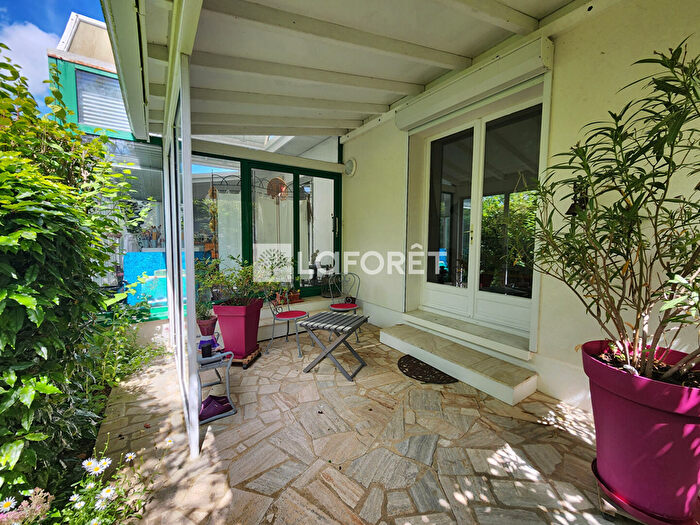 Maison 5 pièces à Saint-Pierre-des-Fleurs, à vendre