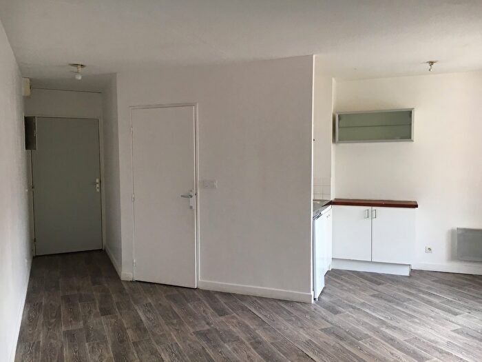 Appartement à louer - Clermont-lHérault - 2 pièces - 1 chambre