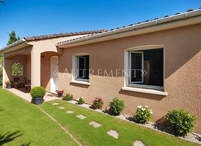 Maison 4 pièces à vendre à Saint-Sulpice-la-Pointe