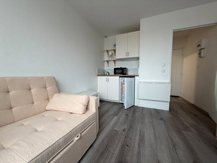 Appartement à louer - Rive de Seine Sud Est, Melun - 1 pièce