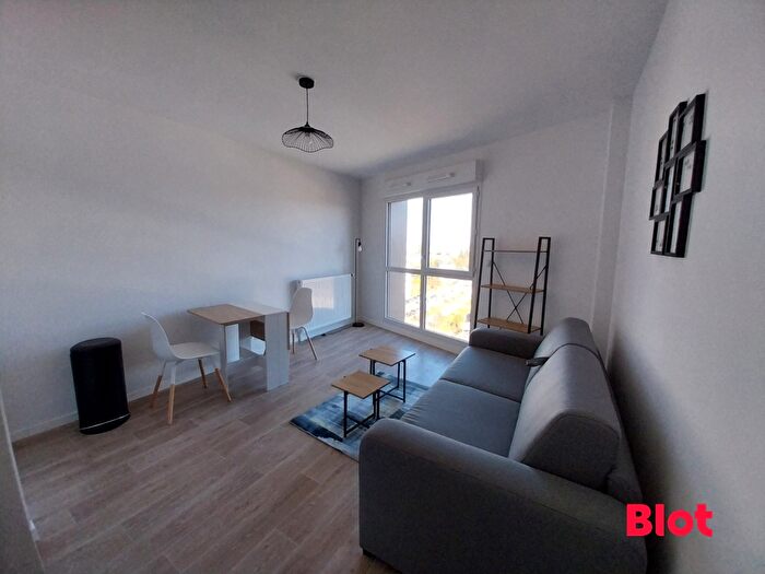 Appartement à louer - Quartiers Nord-Est, Les Longs Champs - 1 pièce