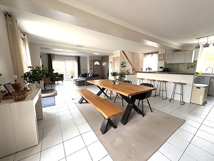 Maison 5 pièces à Pontault-Combault, Centre commercial, à vendre