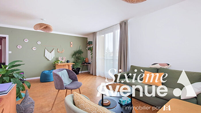 Saint-Priest, Centre-ville : Appartement 4 pièces à vendre
