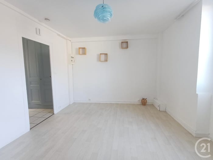 Appartement 1 pièce à Châtellerault, Ozon, à louer