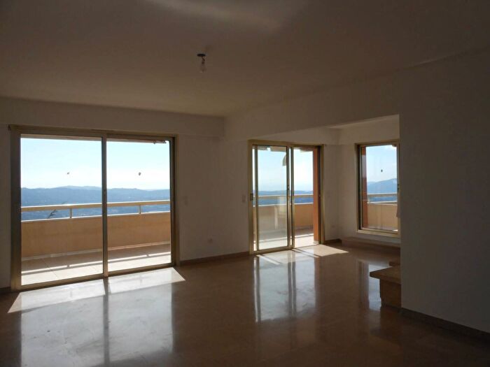 Appartement à louer - Saint Jean-Saint Christophe, Grasse - 3 pièces - 2 chambres