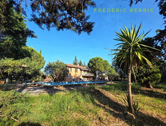 Maison à vendre - Le Luc - 8 pièces - 6 chambres