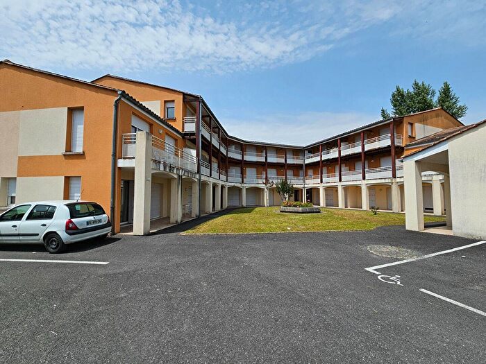 Zone Artisanale, La Couronne : Appartement 1 pièce à louer