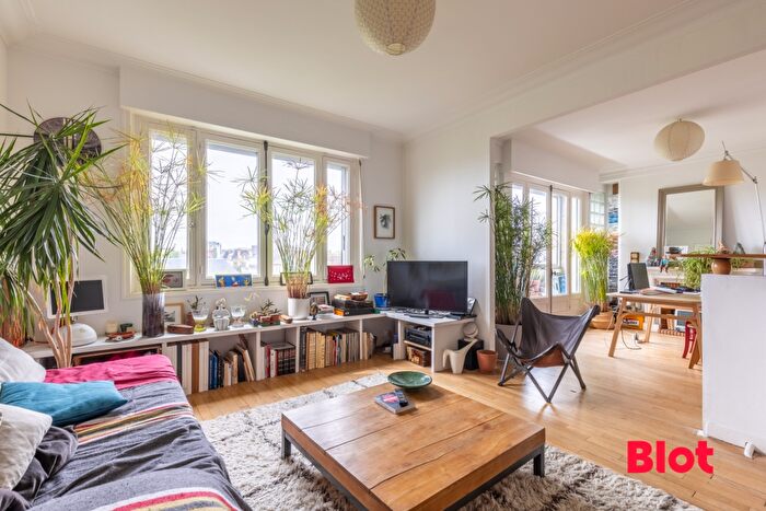 Appartement à vendre - Quartiers Centre, Saint-Hélier, Gare - 4 pièces - 2 chambres