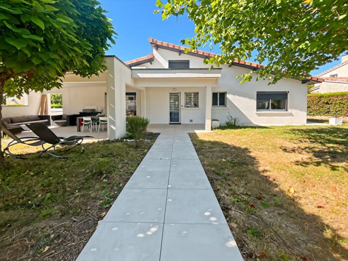Maison 5 pièces à Ayguesvives, à vendre