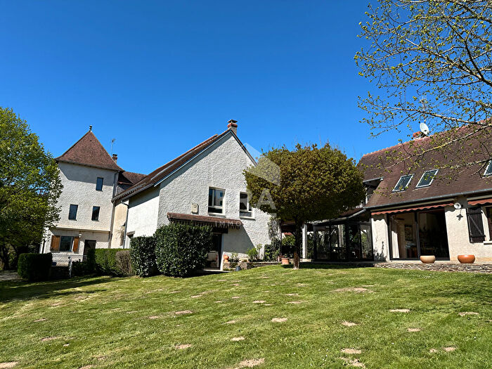 Maison à vendre - Éguzon-Chantôme - 13 pièces - 7 chambres