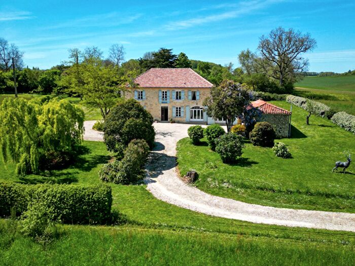 Maison à vendre - Vic-Fezensac - 8 pièces - 4 chambres